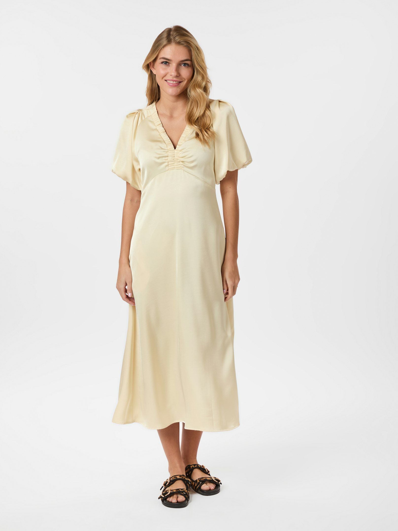 Neo Noir - Kjoler - Illana Heavy Sateen Dress - Light Yellow - Villoid