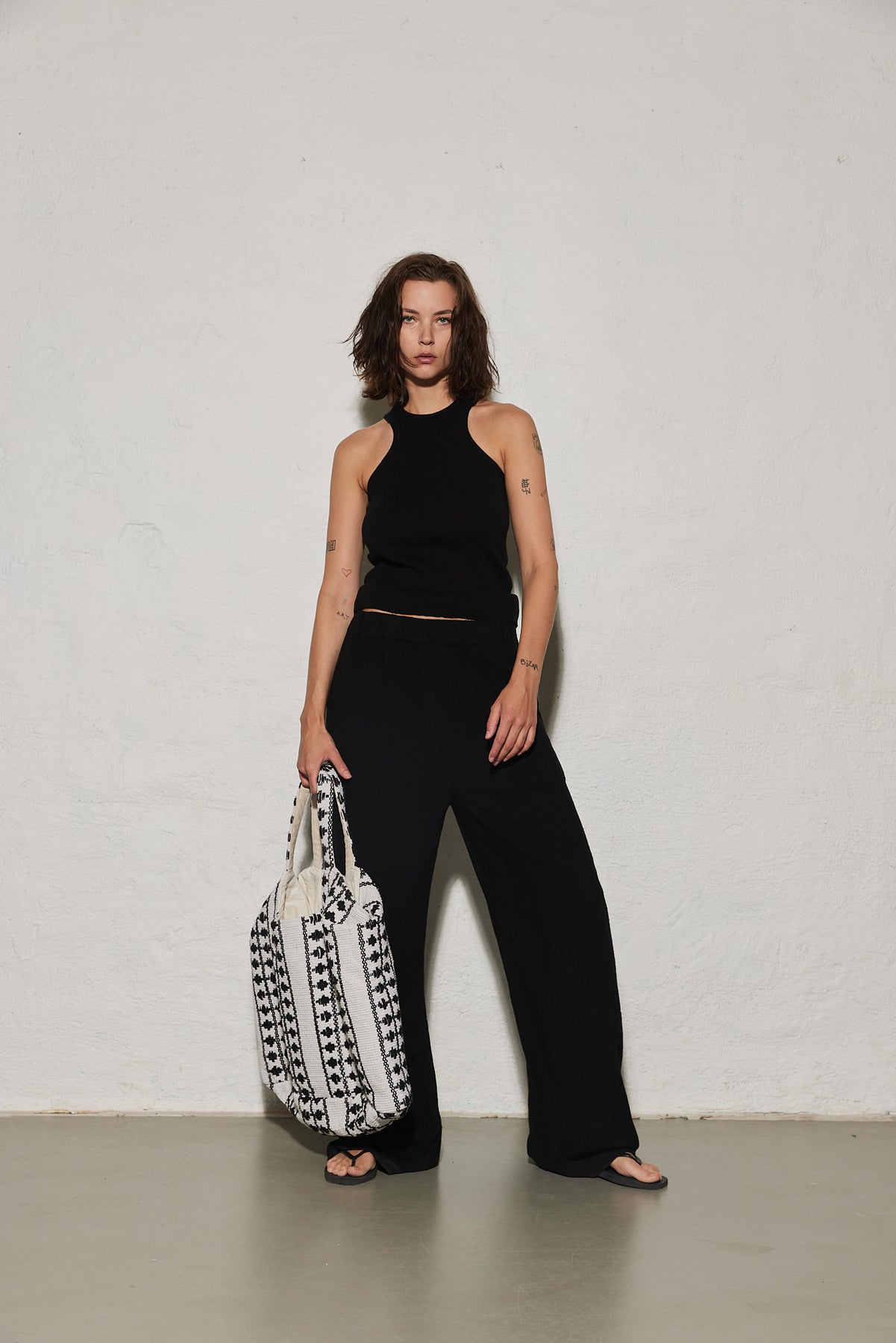 Envelope1976 - Vesker - Bay Bag - White / Black - Villoid