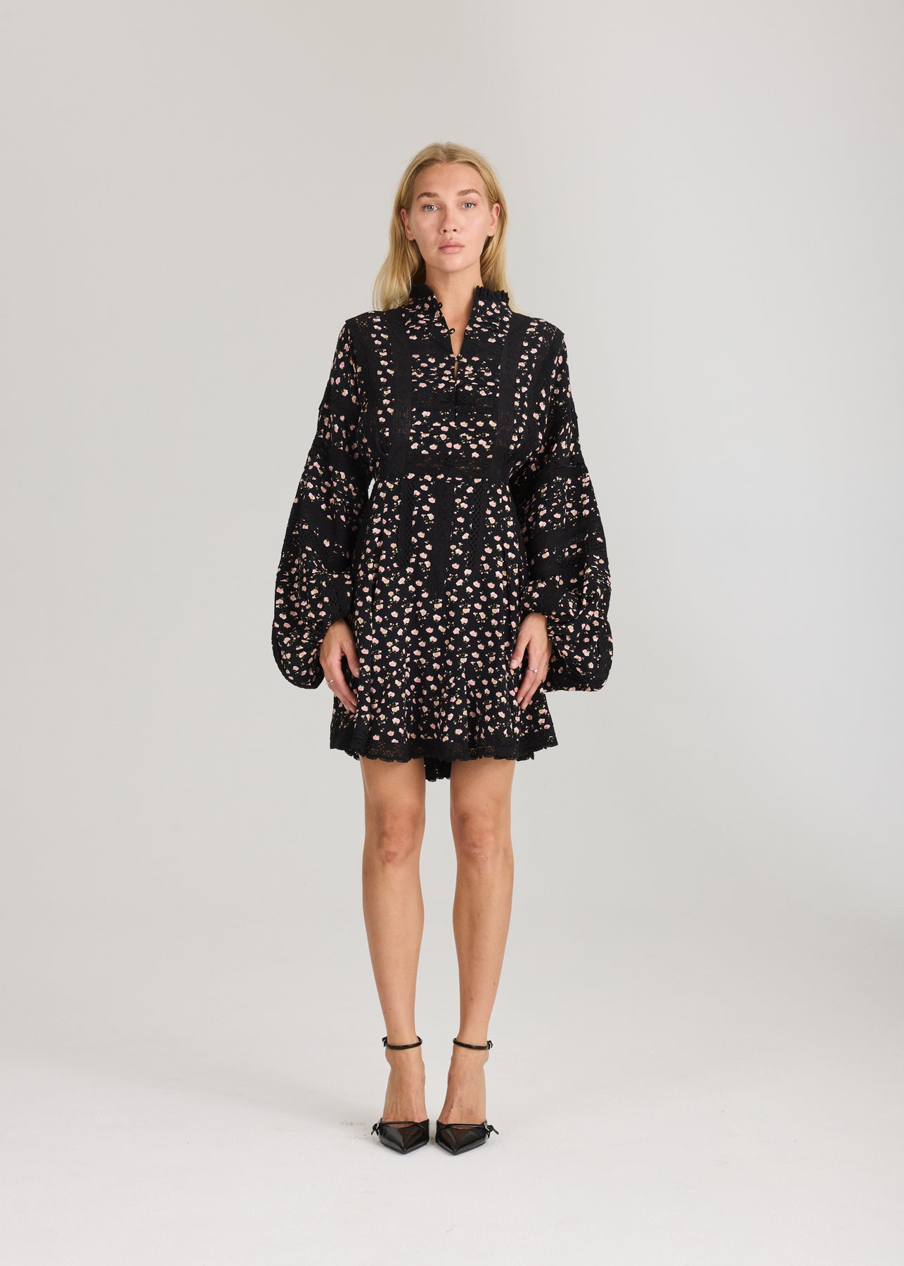 RAVN RAVN - Kjoler - Lita Dress - Black Pink Roses - Villoid